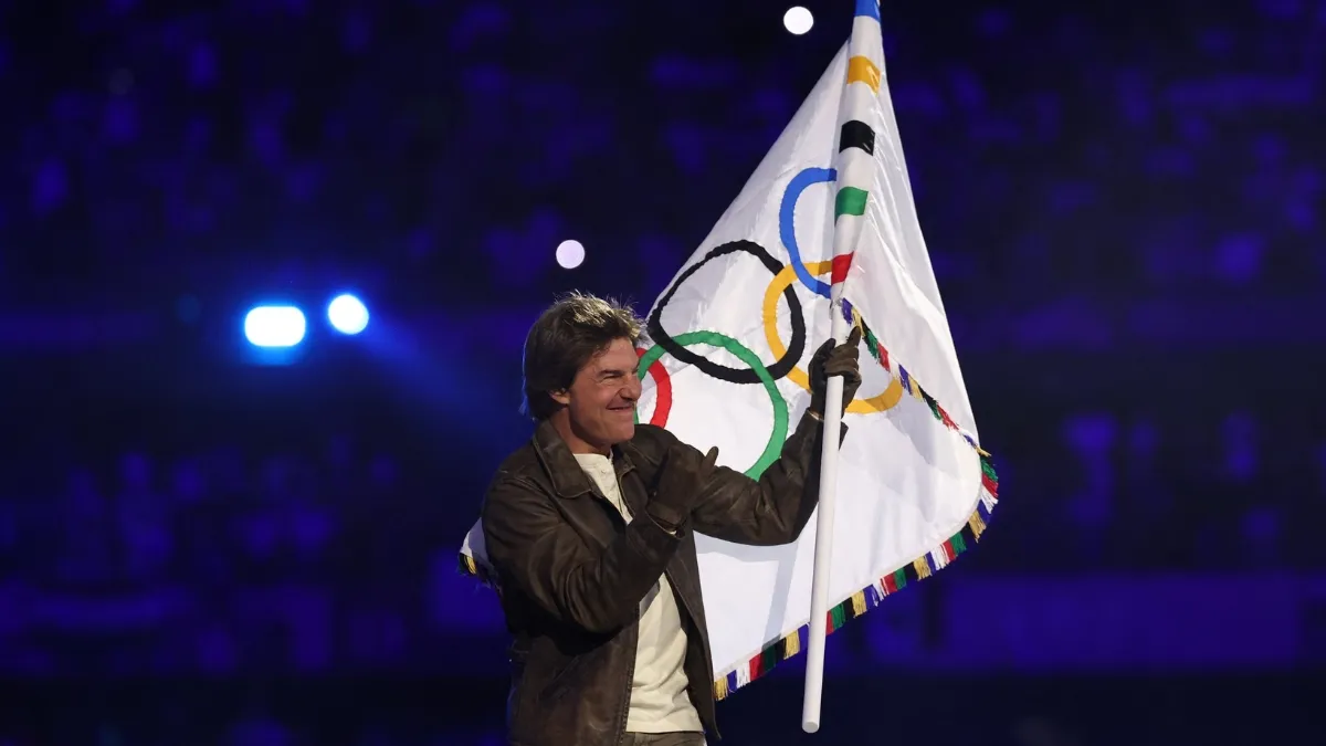 Tom Cruise Delivers Hollywood Dazzle, Skydives into LA 2028 Olympic ...